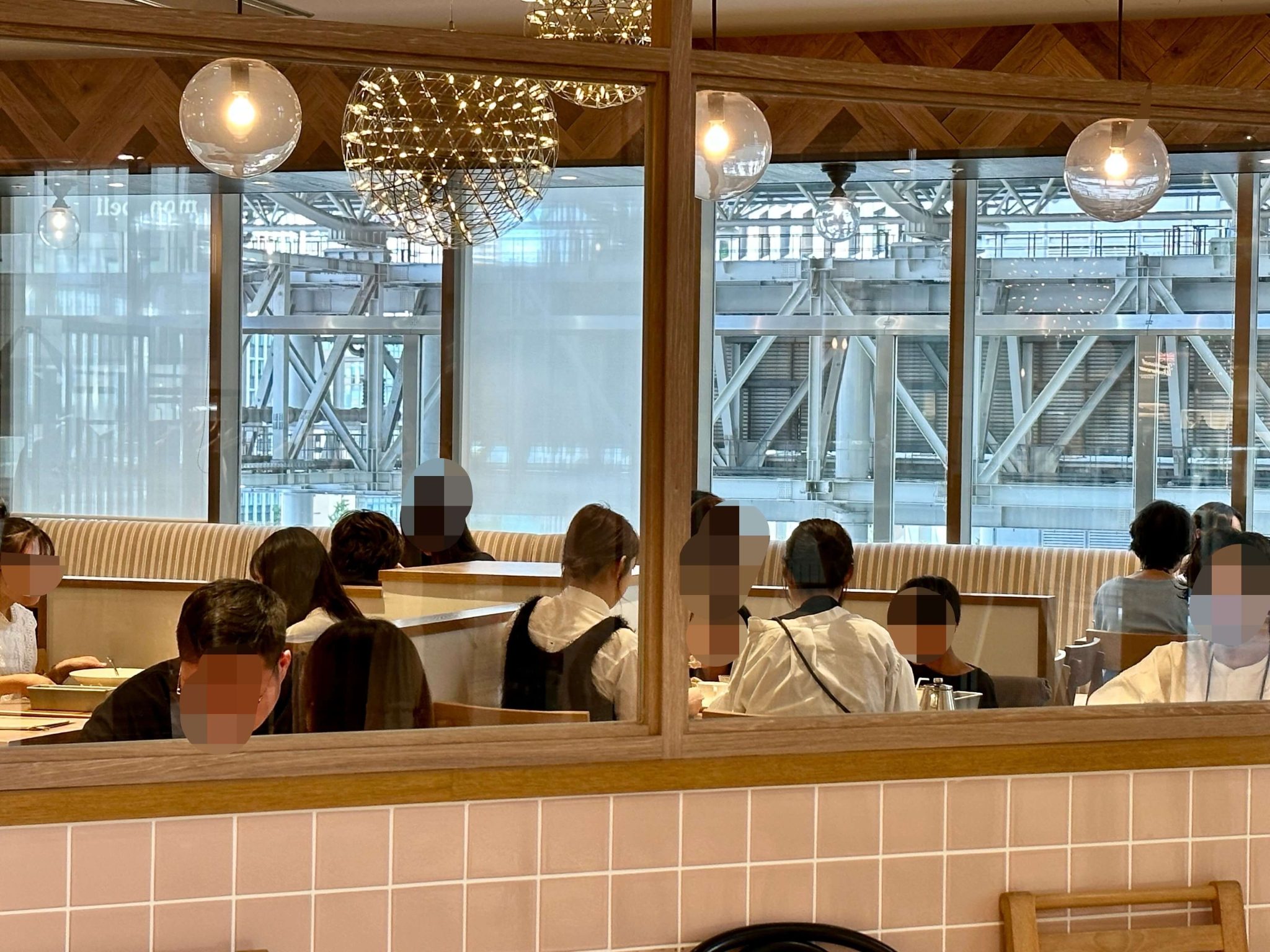 水果千層界的101大樓，「Afternoon Tea LOVE&TABLE」於東京、橫濱、靜岡及大阪皆有分店，還有期間限定口味也不能錯過！