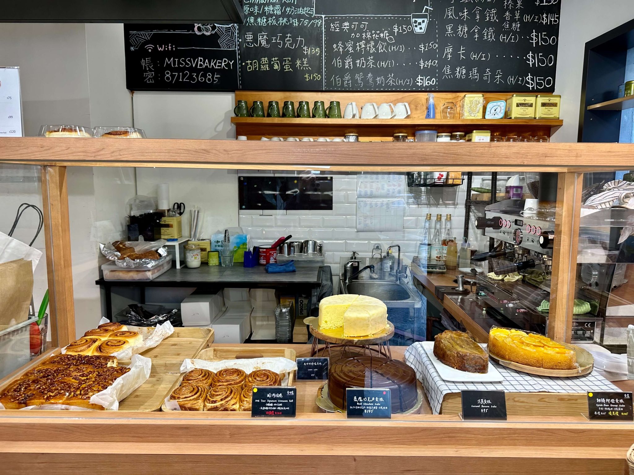 什麼！全聯爆紅的小農鮮乳崙背鮮乳和「Miss V Bakery」聯名推出麵包及飲料啦！