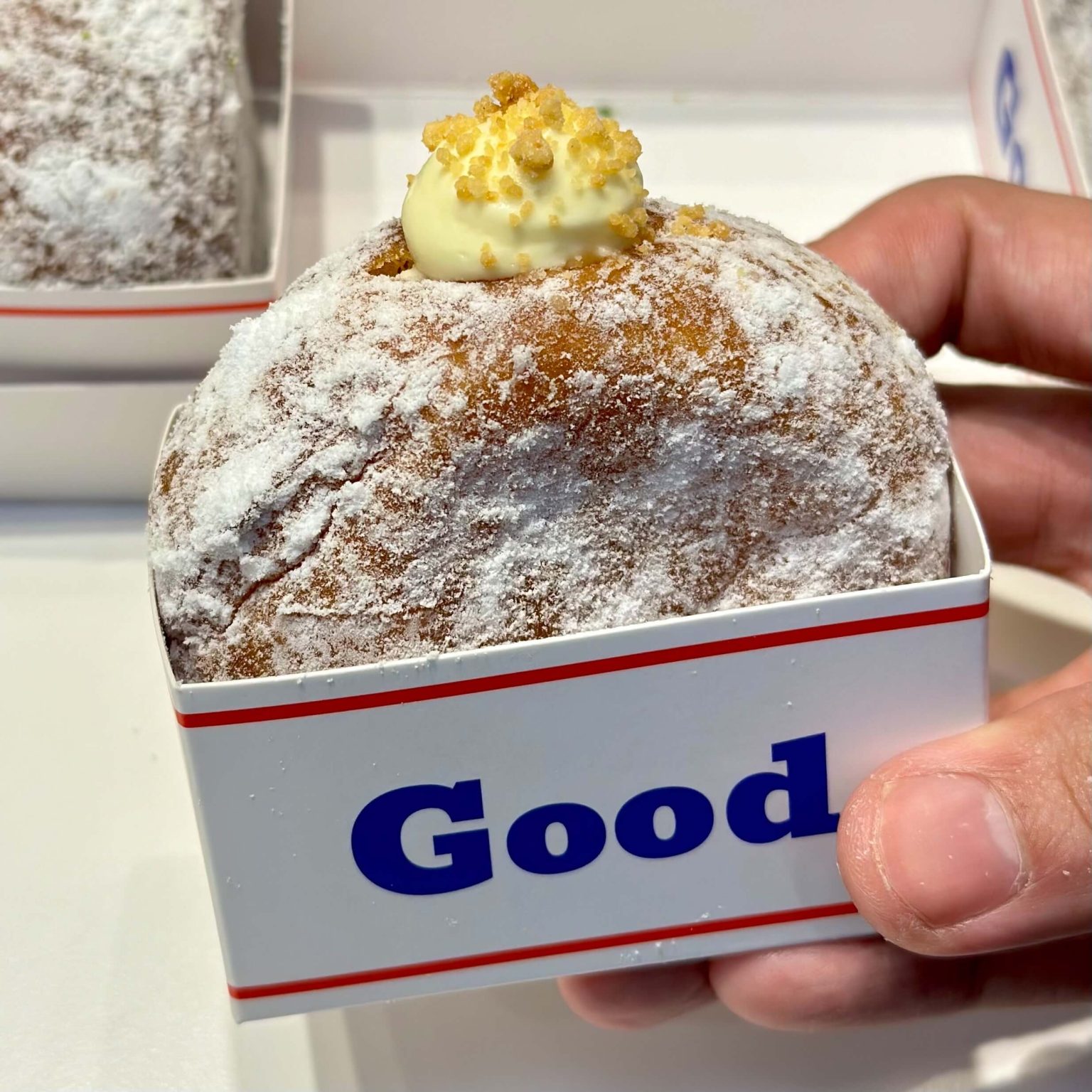 藝人阿Ken開設的甜甜圈「GooDonut」還沒營業就大排長龍！